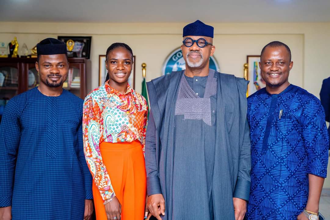 Photo News Abiodun Donates House N5m To Tobi Amusan Western Post