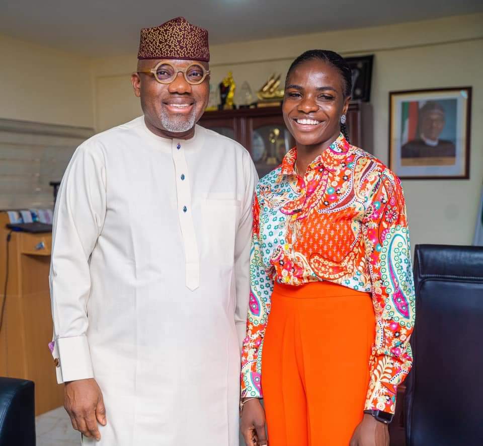 Photo News Abiodun Donates House N5m To Tobi Amusan Western Post